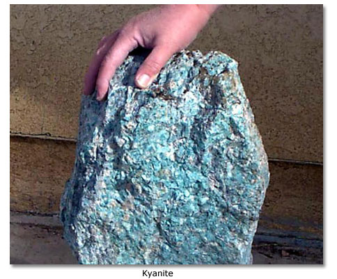 Kyanite ore found in the Cargo Muchacho Mountains - DesertUSA